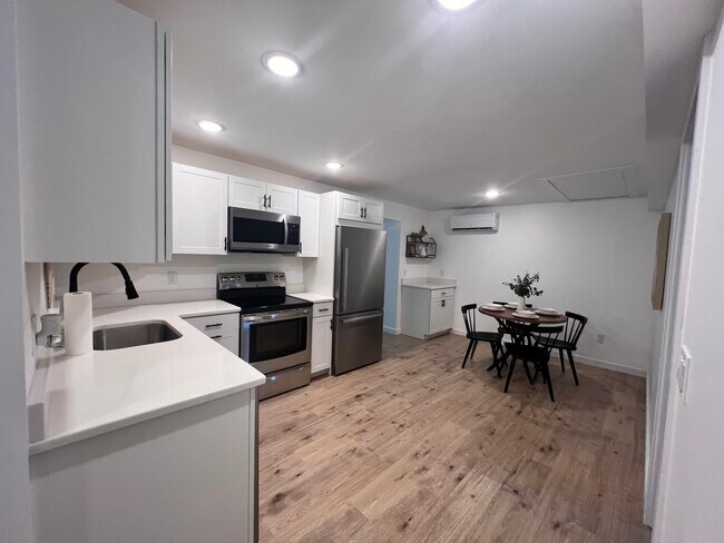 265 S Quaker Ln House - House Rental in Hyde Park, NY | ForRent.com