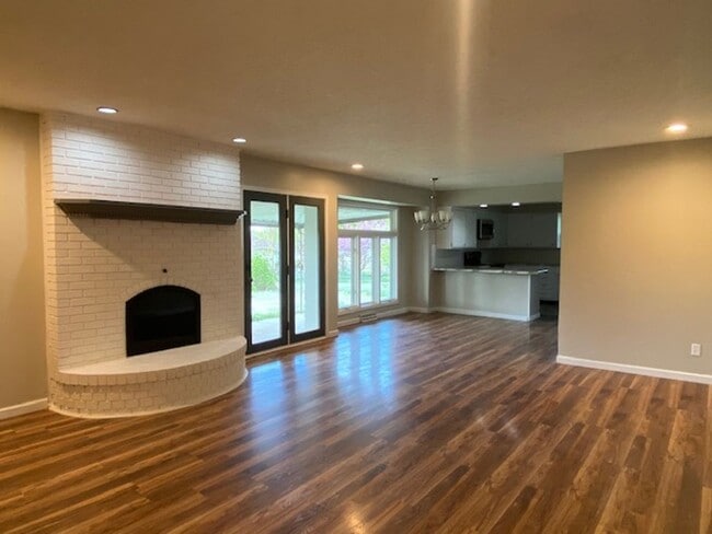 FOUR BEDROOM - WANDA GRAY/CHEROKEE/KICKAPOO!! House - House Rental in ...