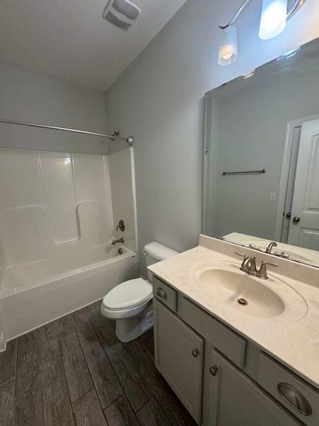 The Creek Of Willowwick Off-Campus Housing, Wilmington, NC