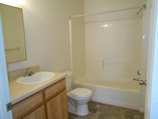 Kates Trace Apts - Newport News, VA | ForRent.com