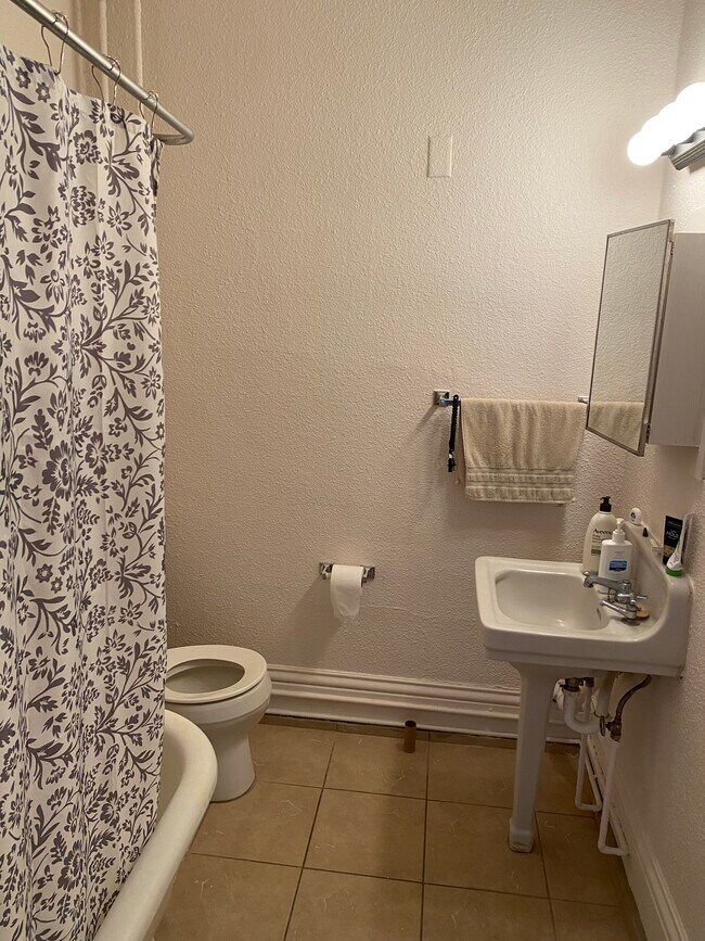 26 Roberts St N Unit Downtown Studio - Apartment for Rent | Fargo, ND ...