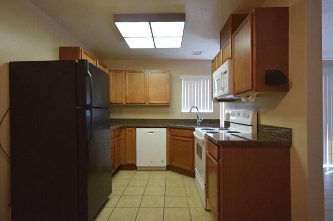 Cozy single story condo close to the commu... - House Rental in Las ...