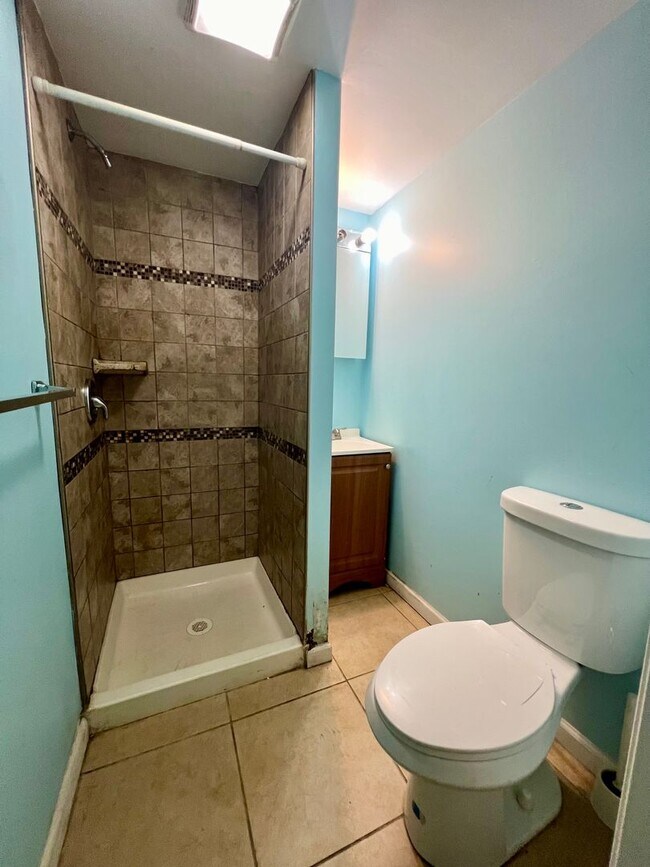 Gorgeous Studio Apartment in Manayunk! Ava... Unit B - Condo for Rent ...