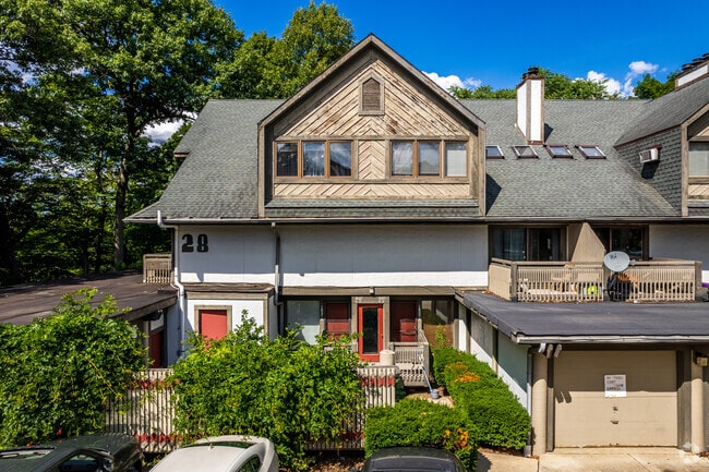 Timber Top Apartments & Townhomes - Akron, OH | ForRent.com