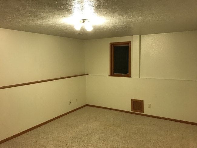 1800 E Comanche St Off-Campus Housing, Dodge City, KS