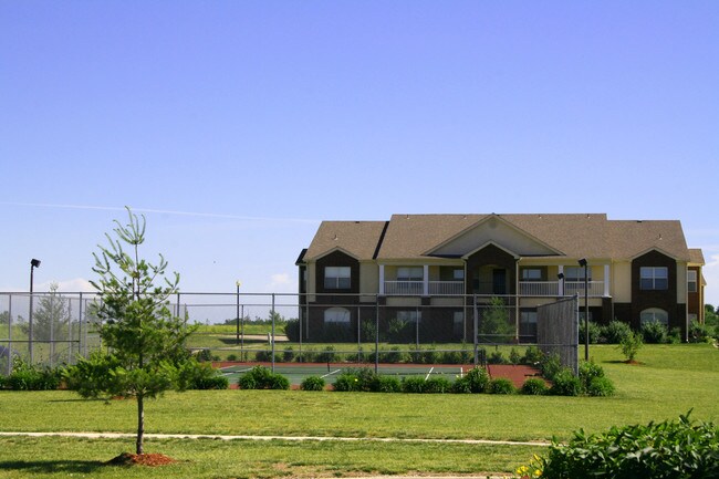 Grand Summit I/II Apartments - Grandview, MO | ForRent.com