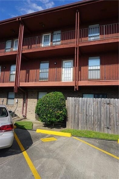 1444 Carrollton Ave Unit 203 Off-Campus Housing, Metairie, LA
