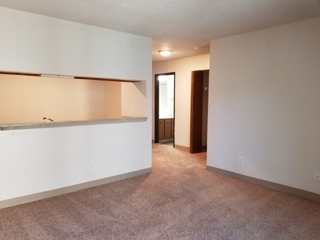 200 Grand Ave Apartment - Des Moines, IA | ForRent.com
