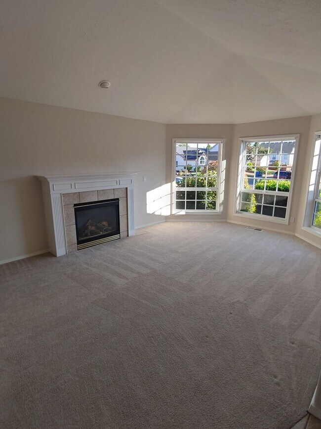 Welcome to Your Dream Home: Custom-Built 3... Rental - House Rental in ...