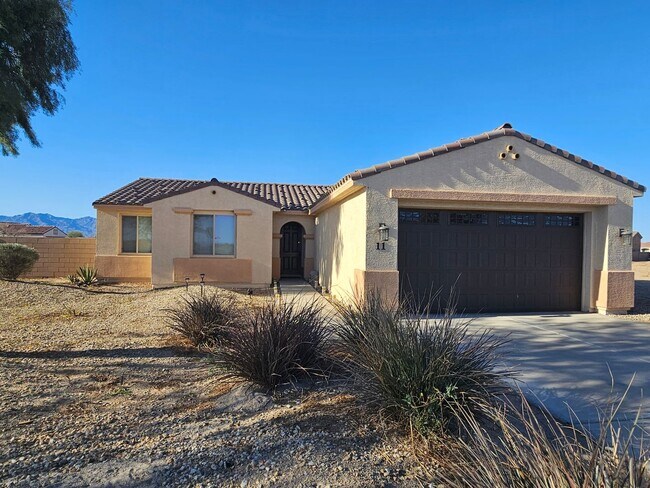 Beautiful Upgraded 3 bed/2 bath home avail... - House Rental in Mohave ...