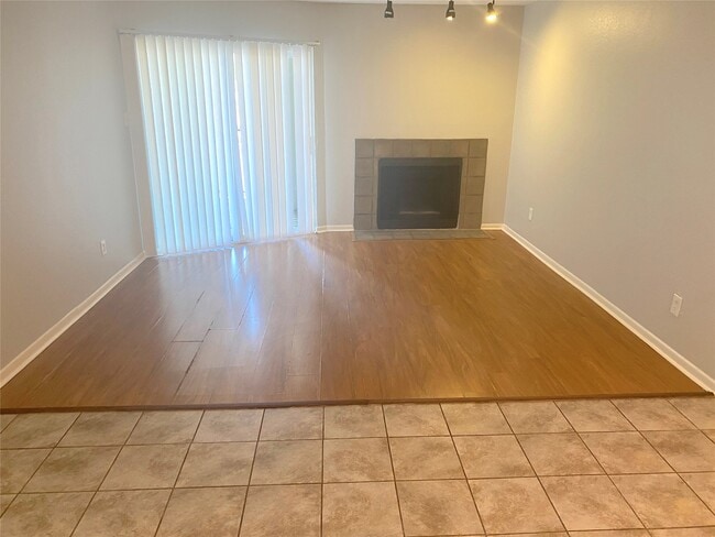 10855 Meadowglen Ln Unit 825 Off-Campus Housing, Houston, TX