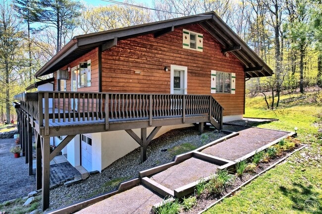 561 Bald Hill Rd S - Townhome Rental in Round Top NY | ForRent.com