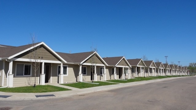 Strata Estates of Williston Apartments - Townhomes for Rent - Williston ...