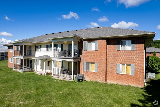 CenterPointe Apartments & Townhomes For Rent in Canandaigua, NY ...