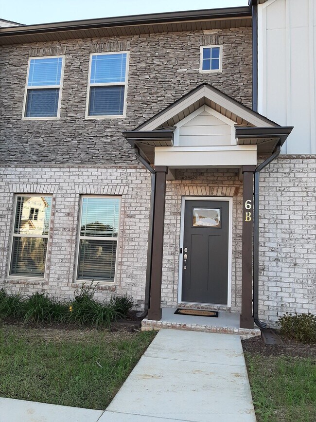 555 Gresham Ln - Townhome Rental in Murfreesboro TN | ForRent.com