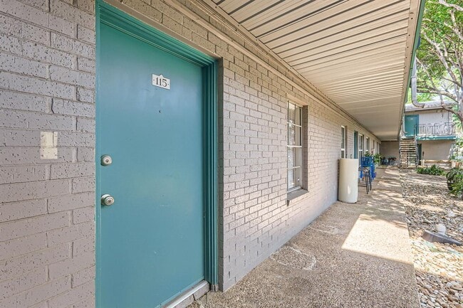 300 Crockett St Unit 115 Off-Campus Housing, Austin, TX