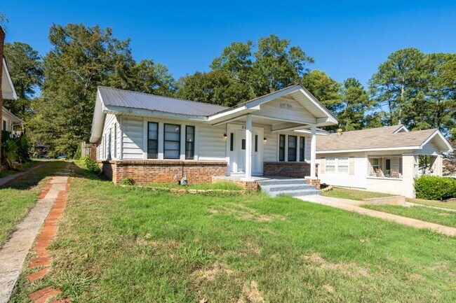 1726 27th Ave N - House Rental in Hueytown, AL | ForRent.com