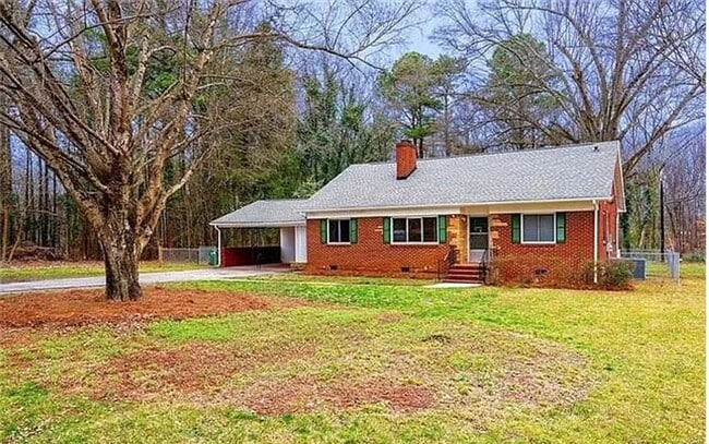 Beautiful full-brick 1-story home set back... - House Rental in ...