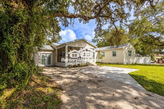 1499 W River Shore Way Off-Campus Housing, Tampa, FL