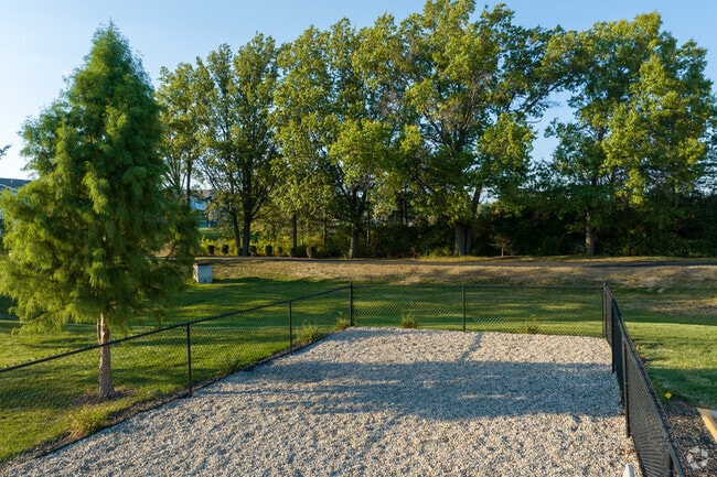 Redwood Fort Wayne Maplecrest Road Apartments For Rent in Fort Wayne ...