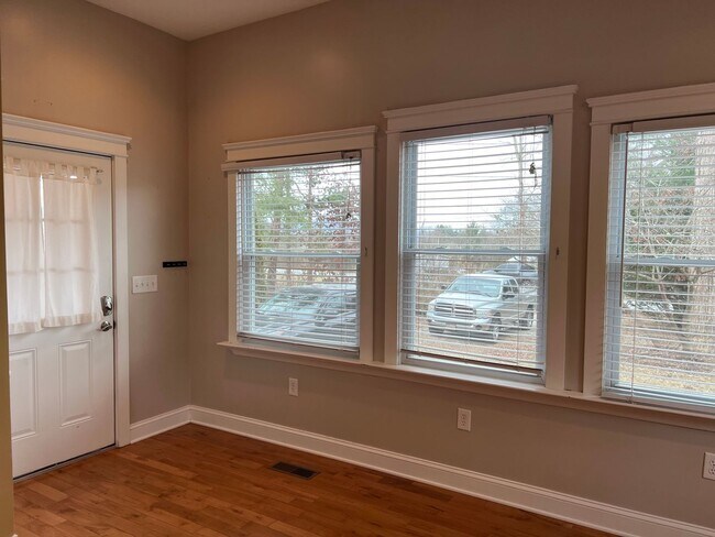 Arden Cottage near the airport and shopping Rental For Rent in Arden ...