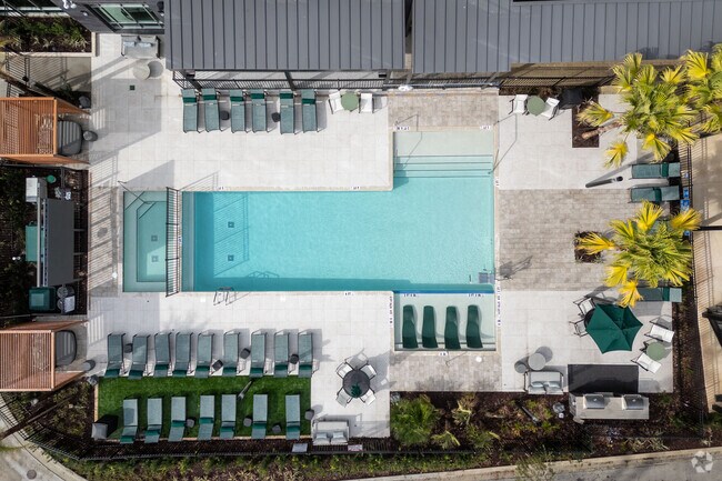 The Metropolitan Gainesville Apartments | University of Florida | Off ...