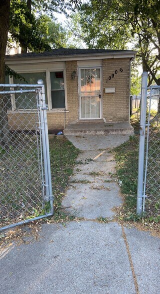 10900 S Edbrooke Ave - House for Rent in Chicago, IL | ForRent.com
