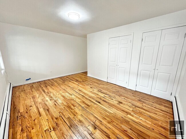 Spacious and Renovated Home with ample clo... Unit 1 - Apartments for ...