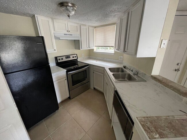 ORLANDO: 2 bed/2 bath Ground Floor Condo Unit - ... Unit 57 - Condo for ...