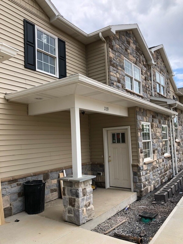 3 Bedroom, 3 1/2 Bathroom Townhouse - House Rental in State College, PA ...