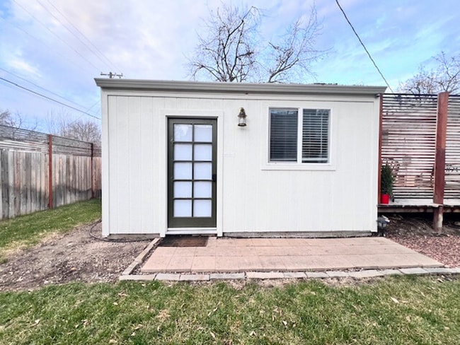 Fully furnished studio apartment in the No... - House Rental in Boise ...