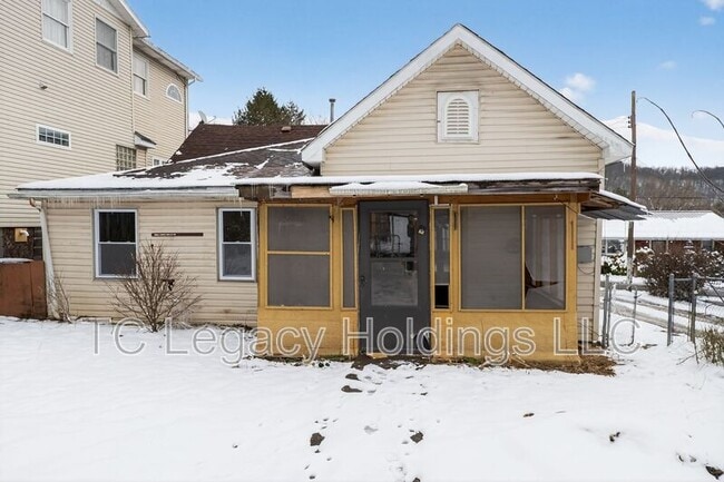 218 George St Off-Campus Housing, Lumberport, WV