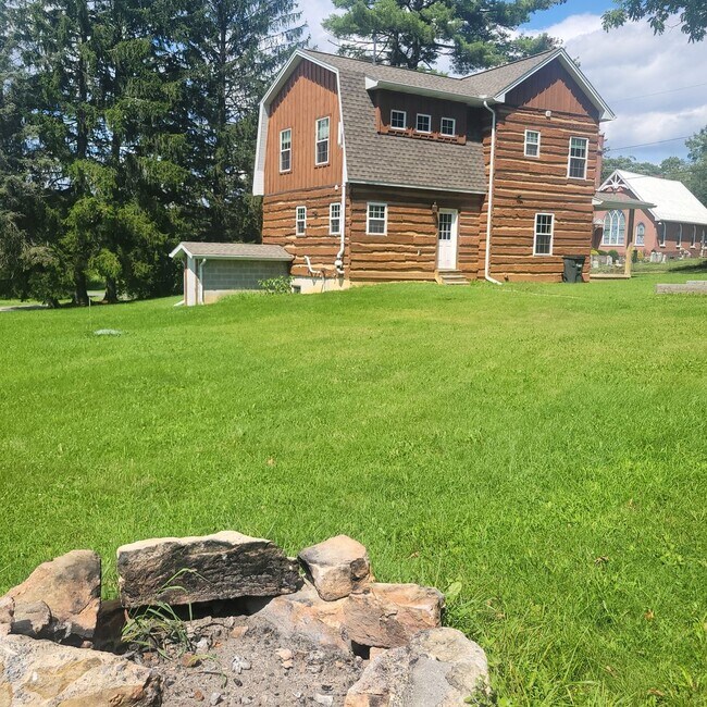 Rustic hidden Gem this 3 Bedroom, 1.5 Bath... - House Rental in ...