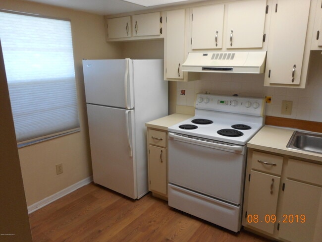 1010 Pine Tree Dr Condo Unit 204 - Condo for Rent in Satellite Beach ...