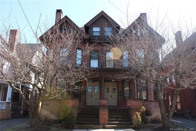 127 Dwight St Unit 2 - Apartment for Rent | New Haven, CT | Starting at ...