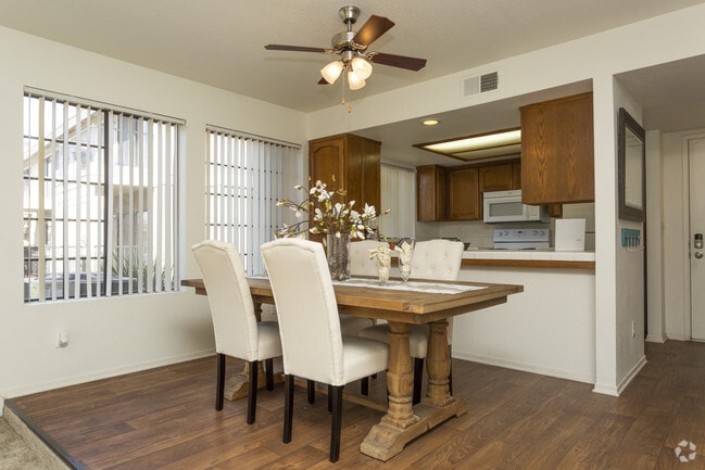 Edgewater Isle Apartments and Townhomes For Rent in Hanford, CA ...