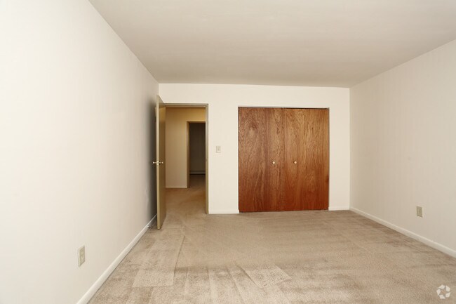 Windsor Crossing Apartments For Rent in Bloomfield, CT | ForRent.com