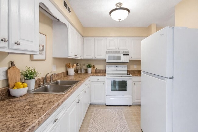 612 Pine Ridge Pl Off-Campus Housing, Raleigh, NC