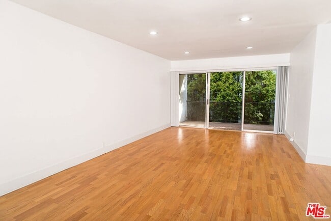 416 N Oakhurst Dr Unit 202 Off-Campus Housing, Beverly Hills, CA