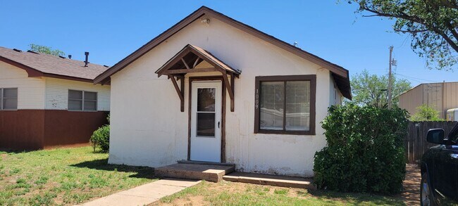 ONE BEDROOM HOME EAST OF PRINCE STREET - House Rental in Clovis, NM ...