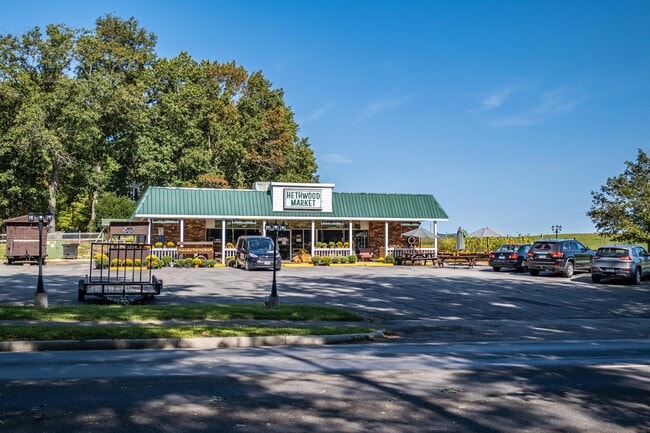 Foxridge Apartment Homes | Virginia Tech | Off-Campus Housing Search