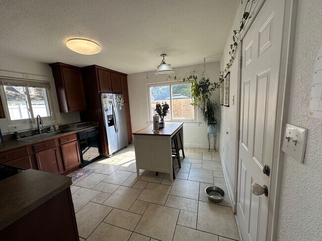 Welcome to this stunning cape cod style ho... - House Rental in ...