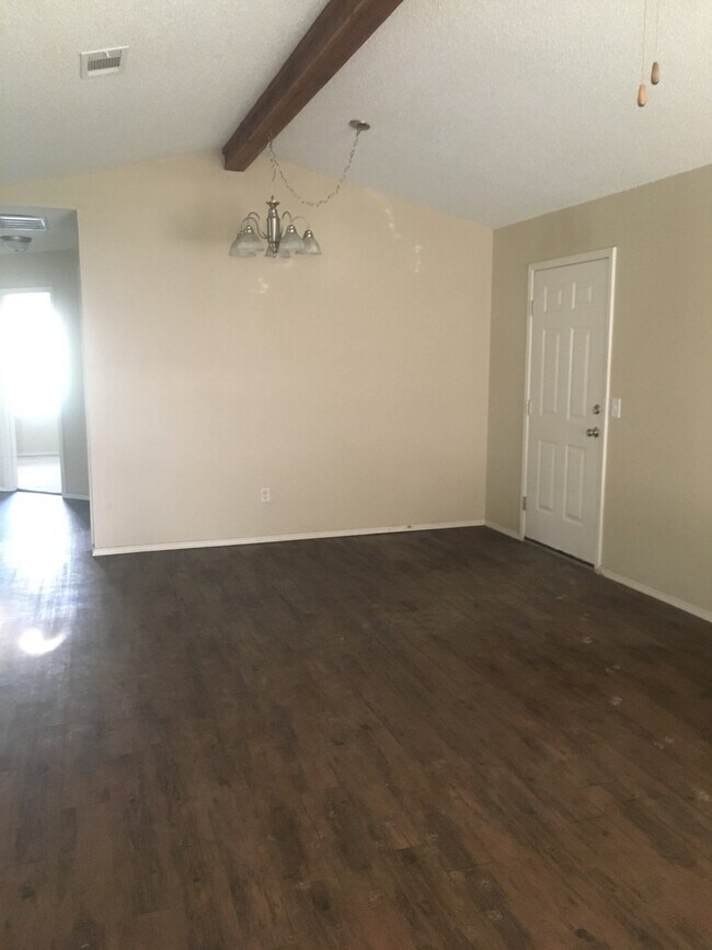 Pre-Leasing: Downtown Area Home in Fayette... - House Rental in ...