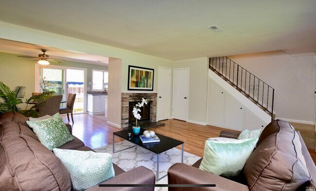 322 Gate Way Off-Campus Housing, Santa Rosa, CA