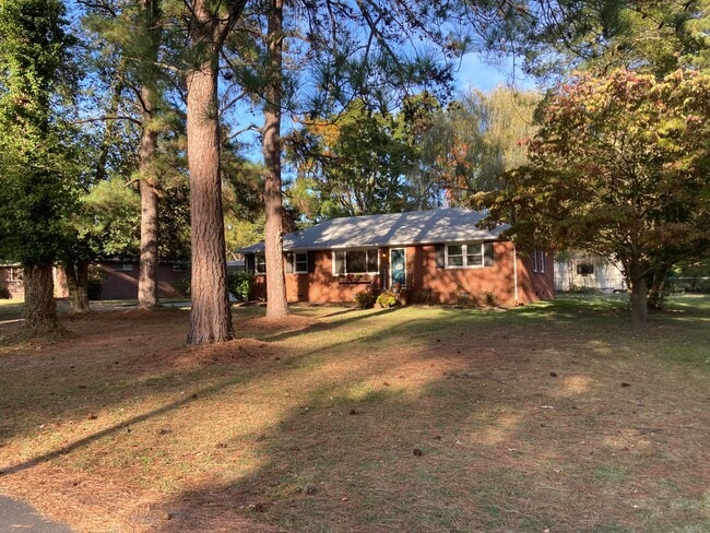 8211 Colebrook Rd - House for Rent in Richmond, VA | ForRent.com