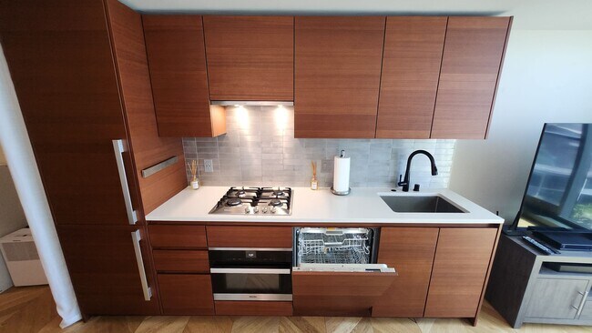 Anaha Podium Penthouse - Amenities Galore!... Unit 603 - Condo for Rent ...