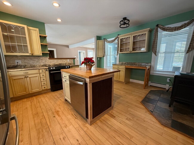 672 Lisbon St Unit 672 Lisbon St. A Off-Campus Housing, Lisbon, ME