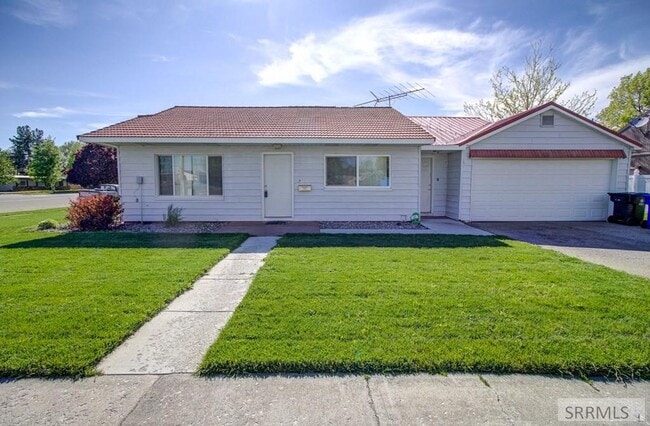 CHECK OUT THIS HOME RIGHT IN DOWN TOWN REX... - House Rental in Rexburg ...