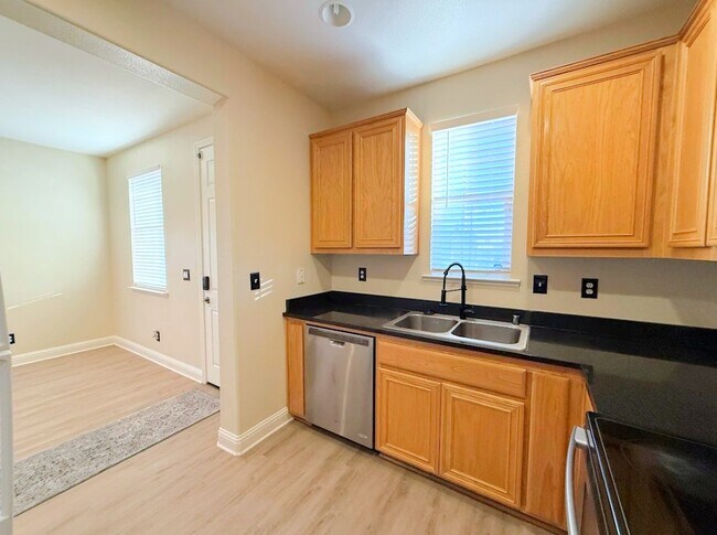 110 Montage Dr Off-Campus Housing, Merced, CA