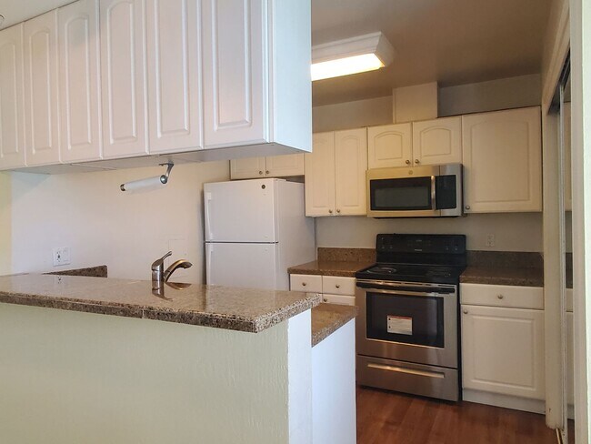 Single Story Condo, Renovated Inside, Wood... - House Rental in San ...